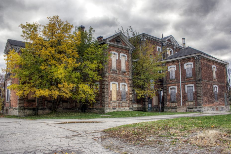 Century Manor Asylum Hamilton | Hamilton Insane Asylum - Talking Walls ...