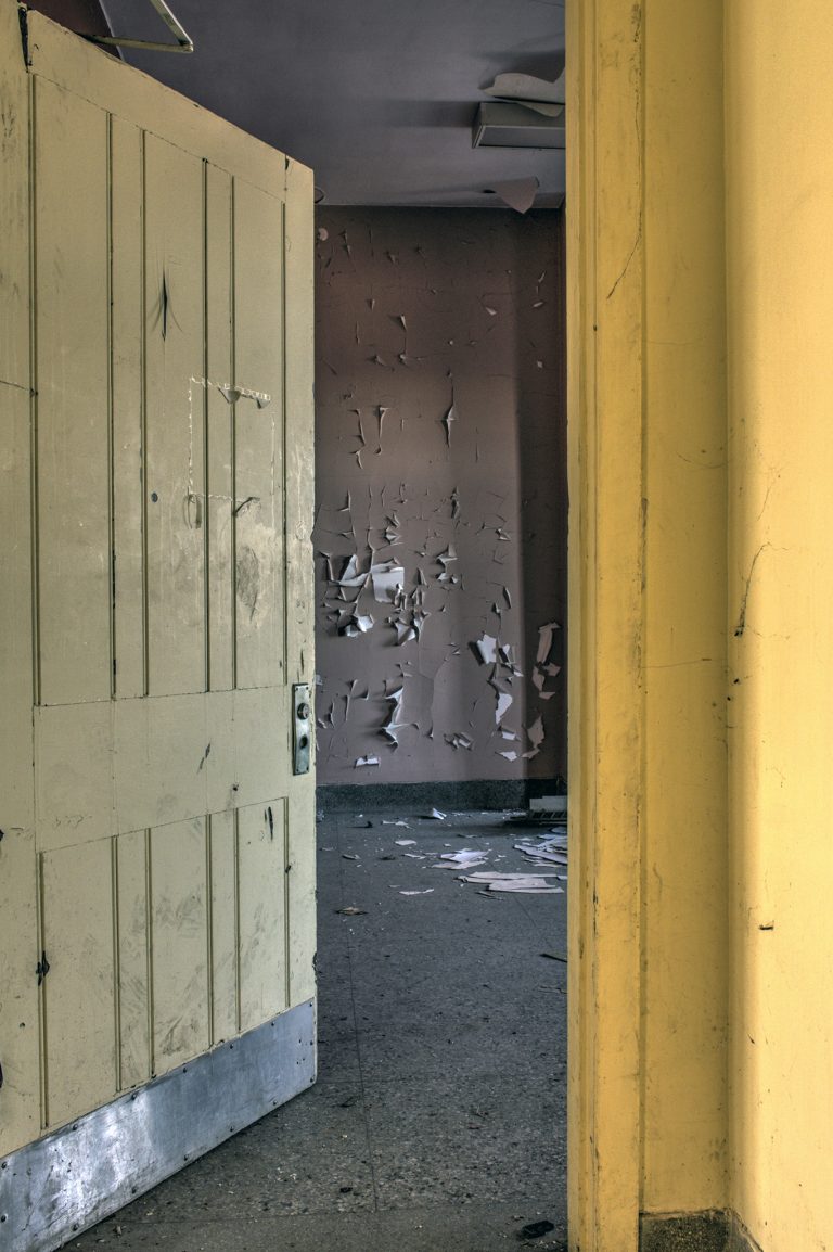 Century Manor Asylum Hamilton | Hamilton Insane Asylum - Talking Walls ...