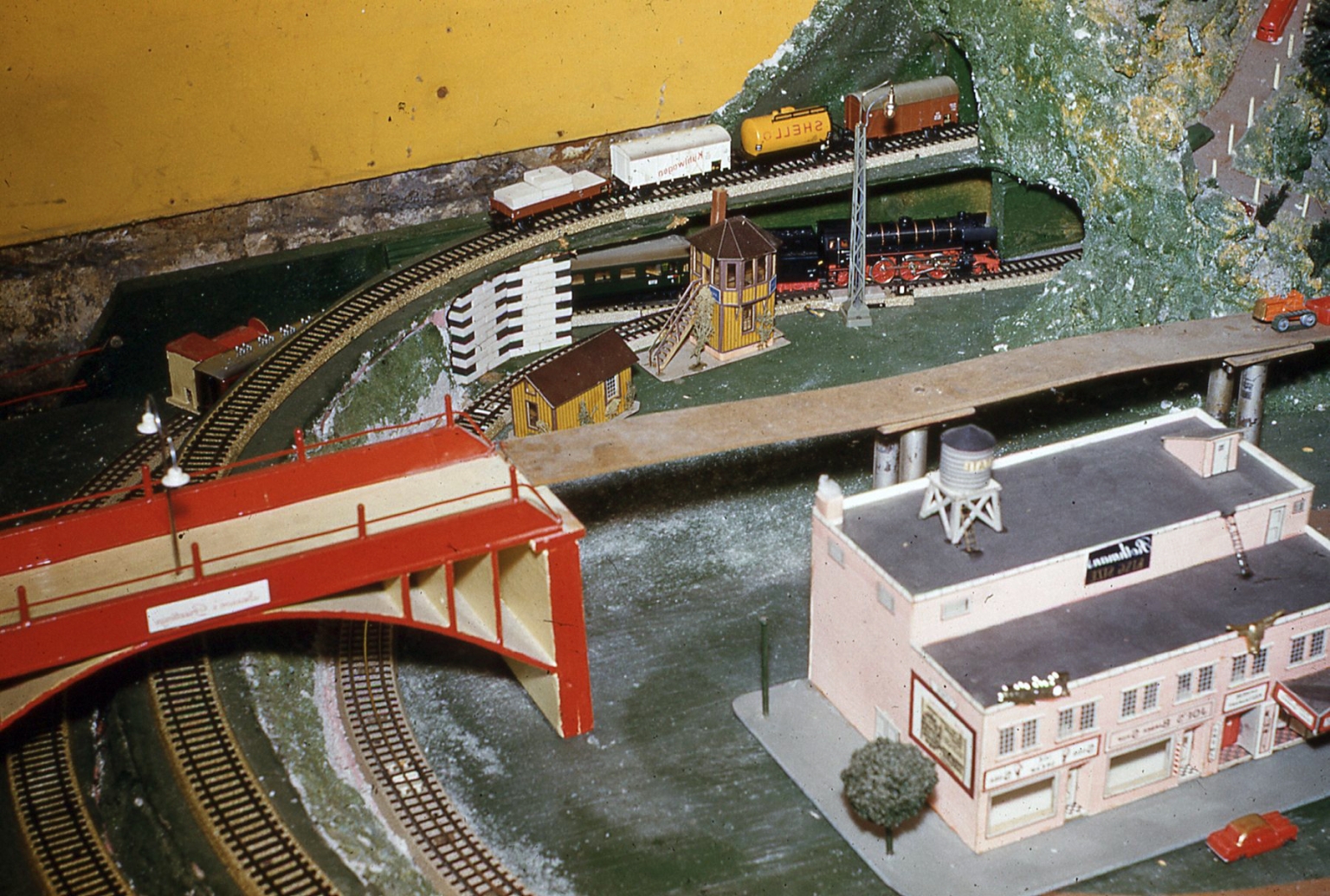 Helmuth's Model Train House - Talking Walls Photography