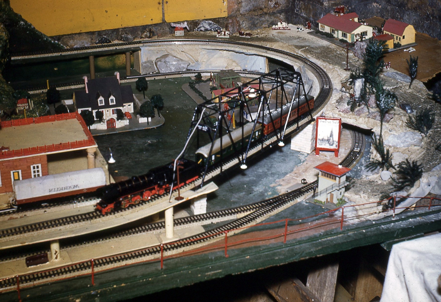 Helmuth's Model Train House - Talking Walls Photography